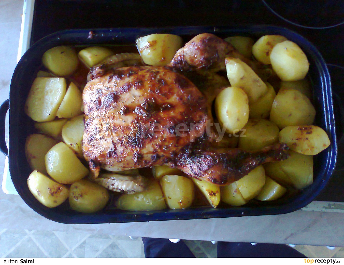 Kuře pečené na jablkách a mrkvi recept - TopRecepty.cz