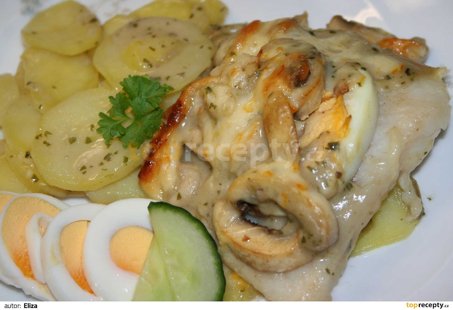 Pečená ryba ve smetanové omáčce recept - TopRecepty.cz