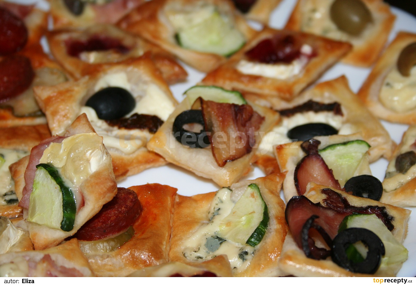 Slané jednohubky z listového těsta recept - TopRecepty.cz