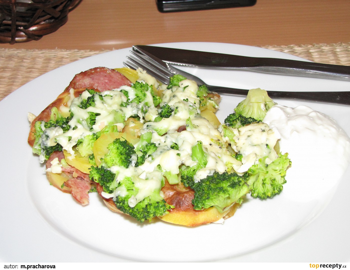 Zapečená brokolice s nivou recept - TopRecepty.cz