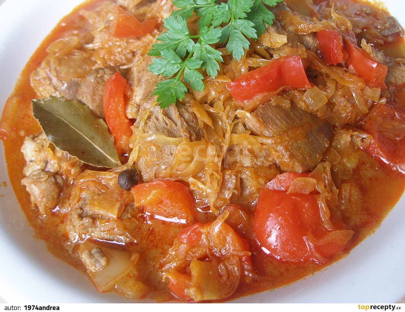 Maďarský krůtí perkelt se zelím recept - TopRecepty.cz