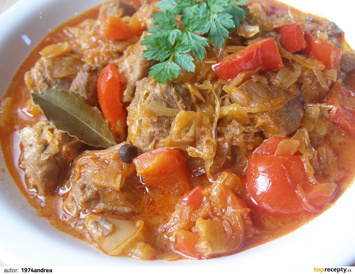 Maďarský krůtí perkelt se zelím recept - TopRecepty.cz