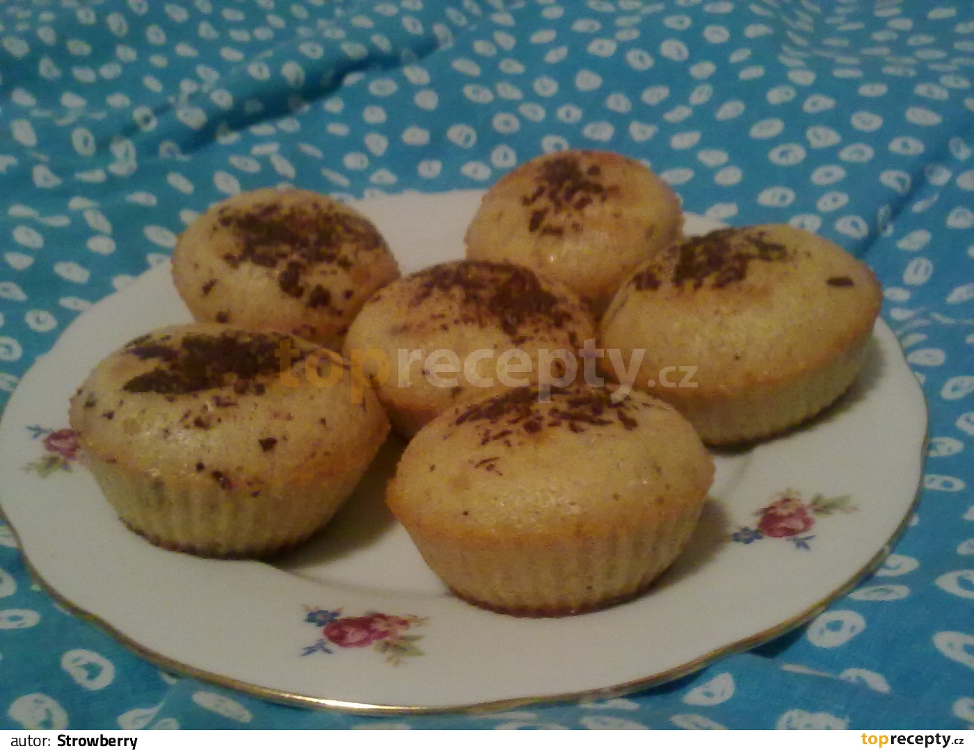 Recept na rychlé muffiny s kousky čokolády - TopRecepty.cz