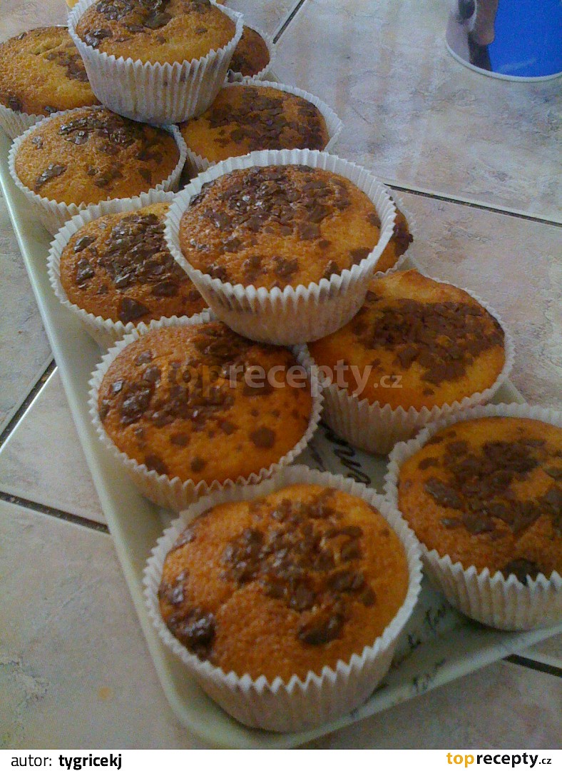 Recept na rychlé muffiny s kousky čokolády - TopRecepty.cz