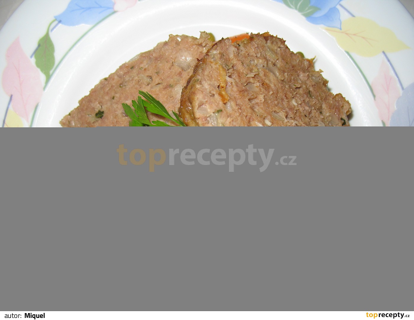 Sekaná s přílohou hrášku a baby karotky recept - TopRecepty.cz