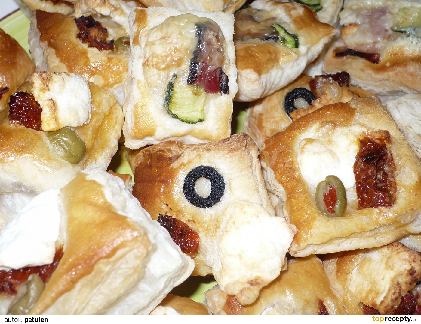 Slané jednohubky z listového těsta recept - TopRecepty.cz