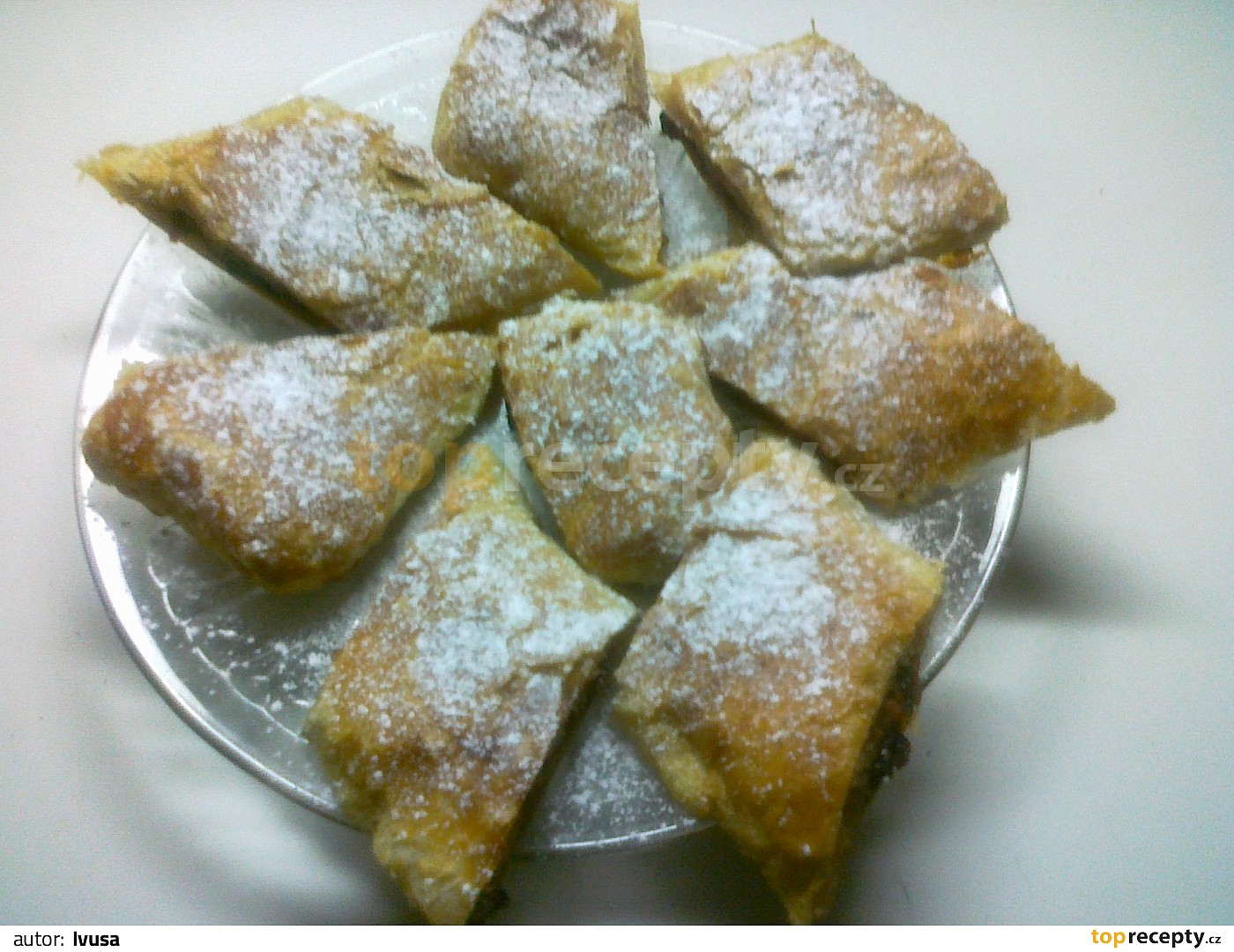 Klasický jablečný štrúdl recept - TopRecepty.cz