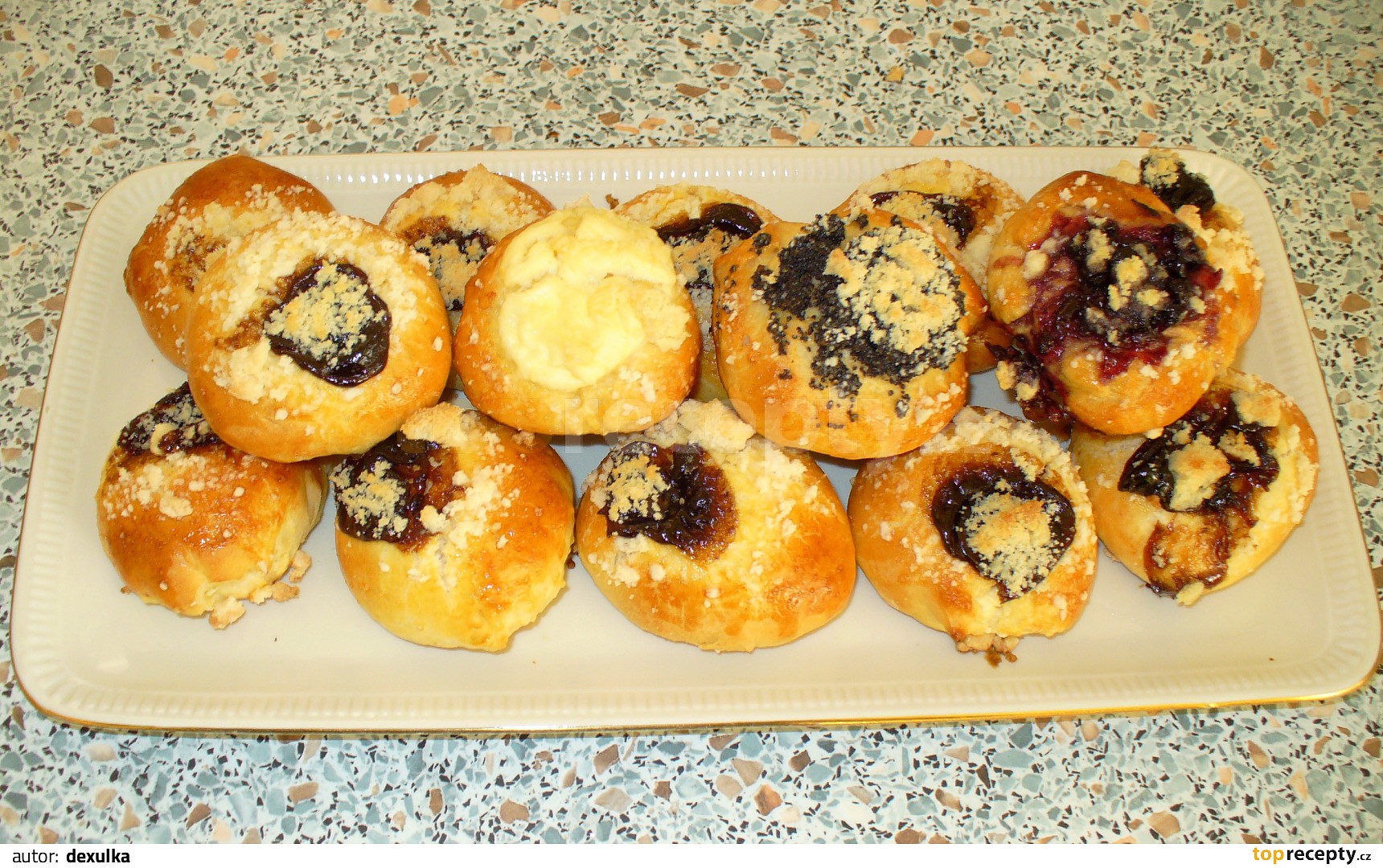 Těsto na kynuté koláče - bez kynutí recept - TopRecepty.cz