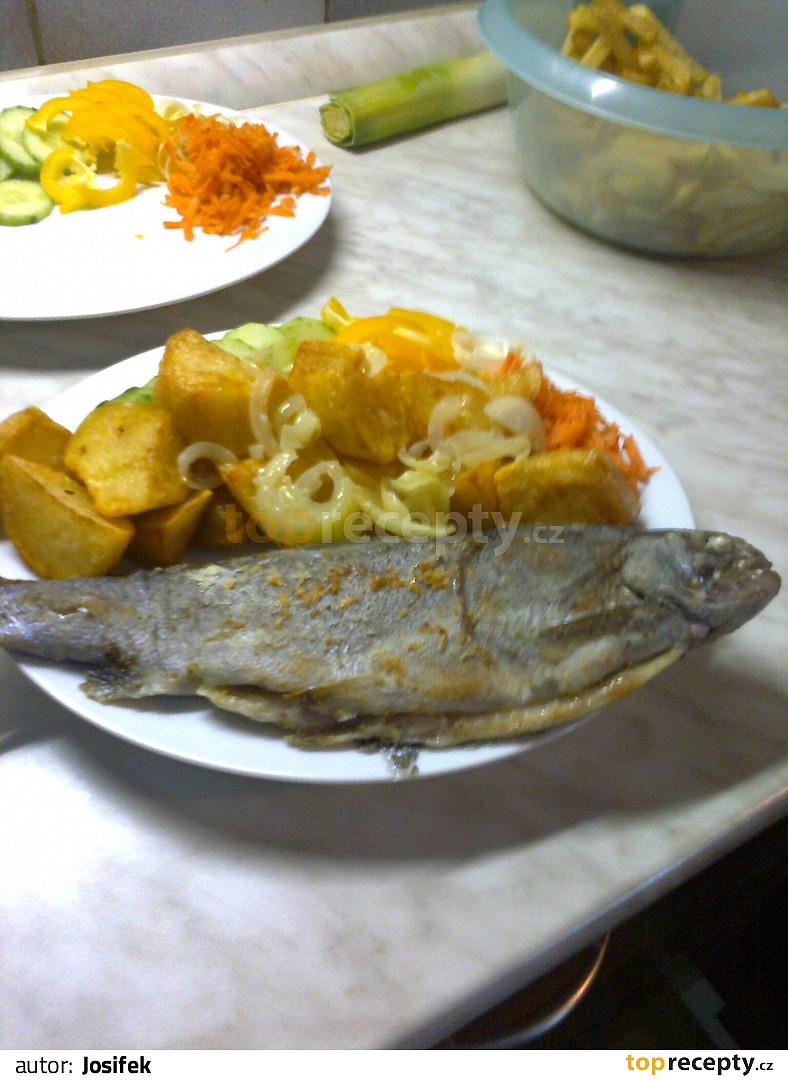 Pstruh pečený v troubě recept - TopRecepty.cz