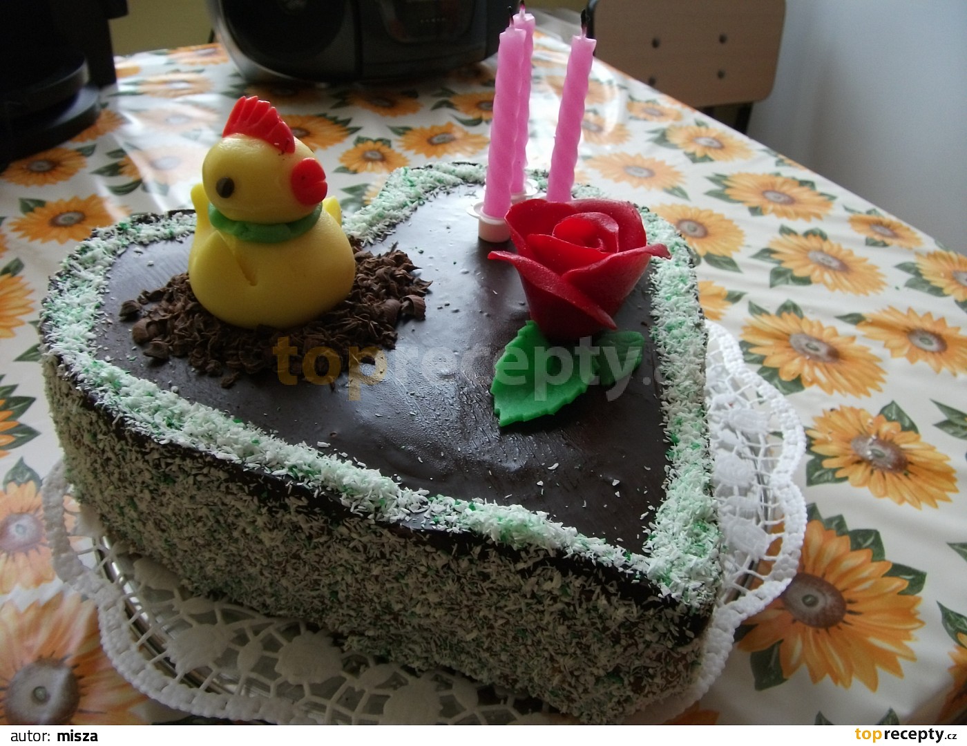 Krémový čokoládový dort s jahodami recept - TopRecepty.cz