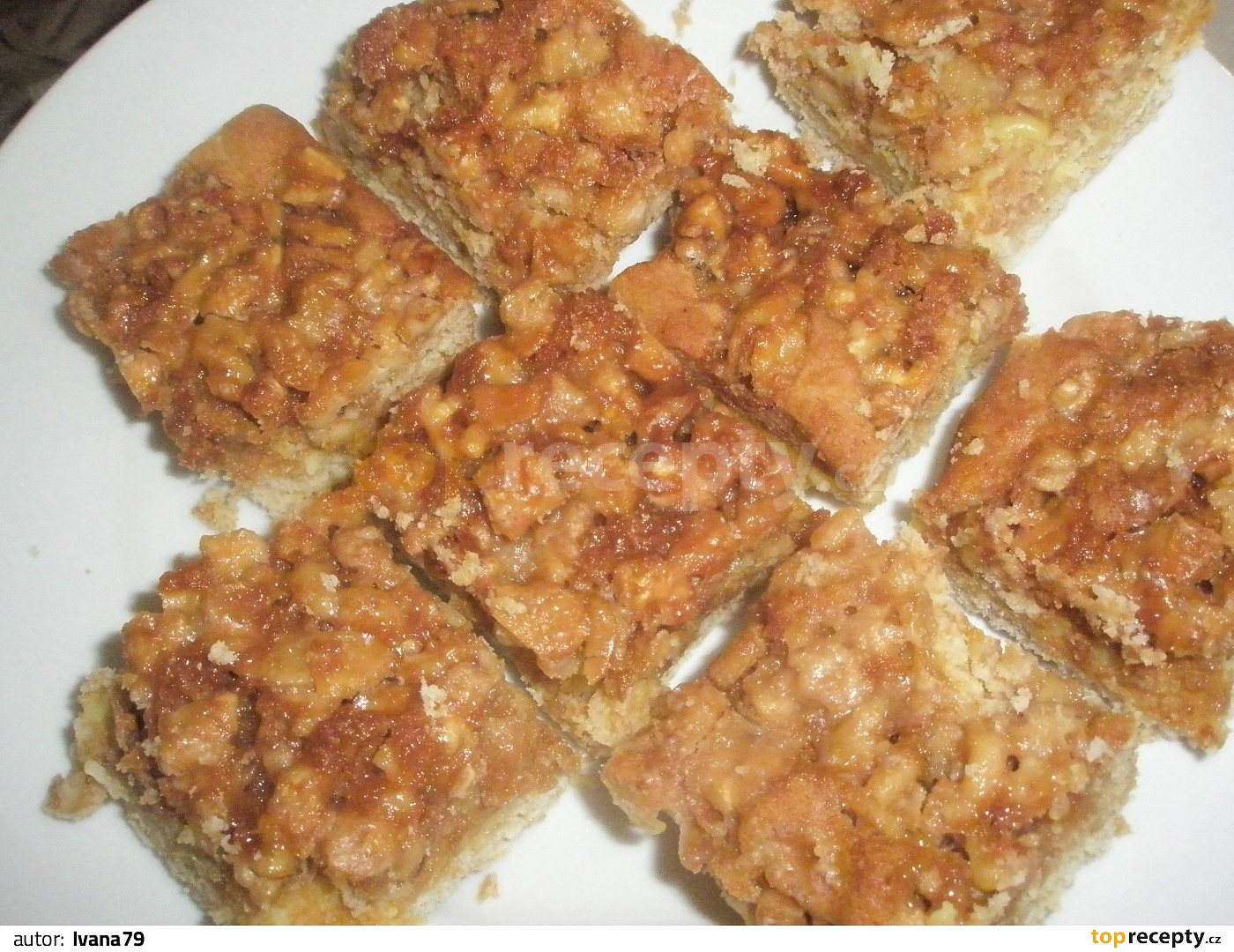 Medové řezy s ořechy recept - TopRecepty.cz