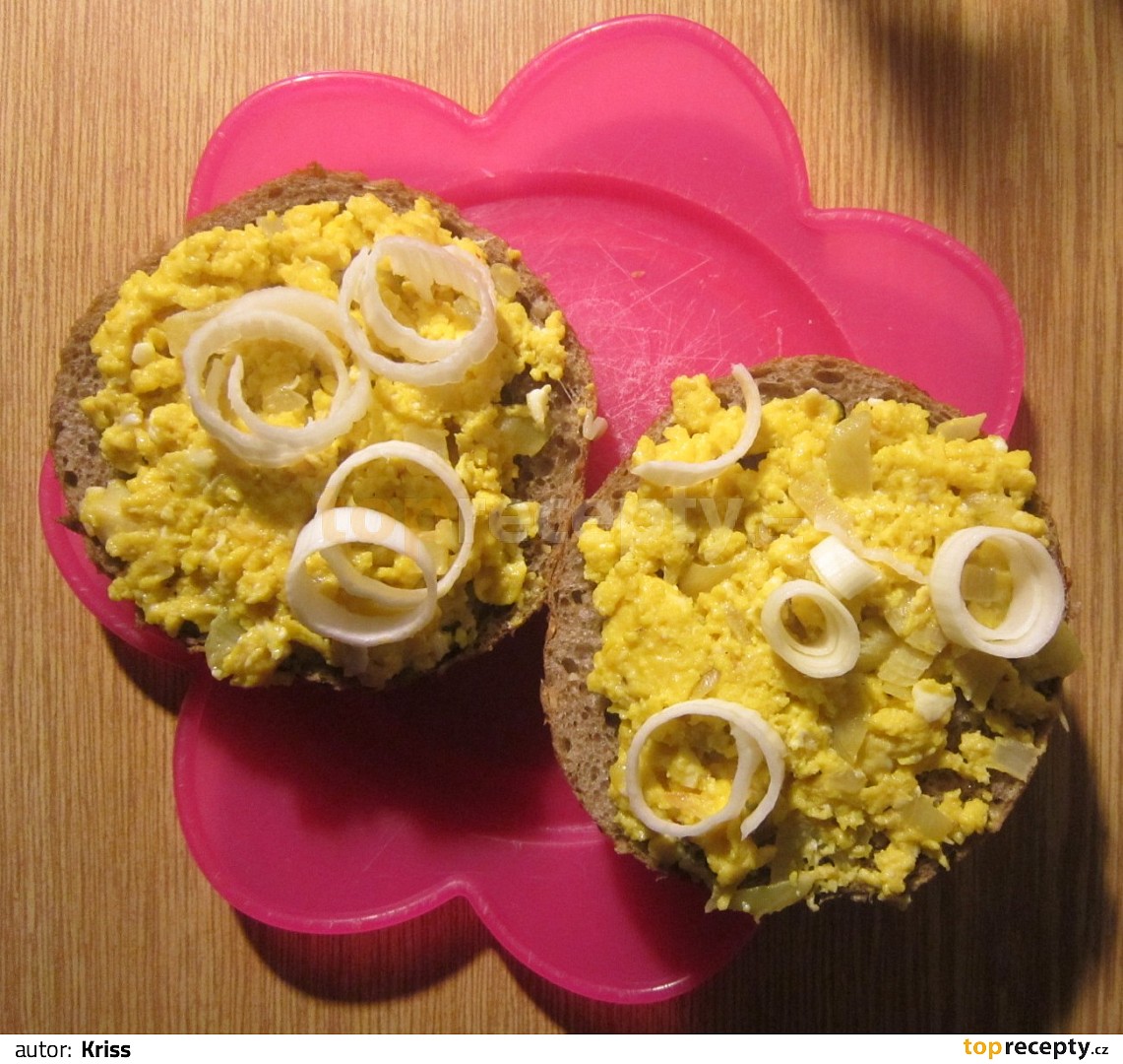 Míchaná vajíčka s kvasnicemi recept - TopRecepty.cz
