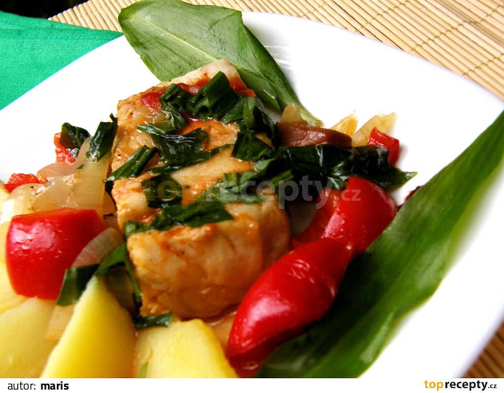 Mořská štika s paprikou a medvědím česnekem recept - TopRecepty.cz