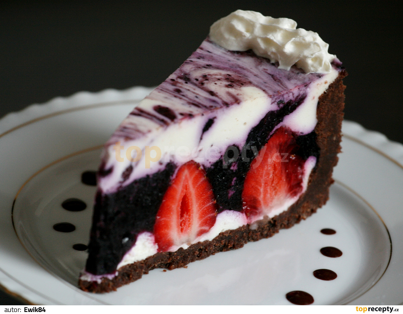 Nepečený dort s borůvkami a jahodami recept - TopRecepty.cz