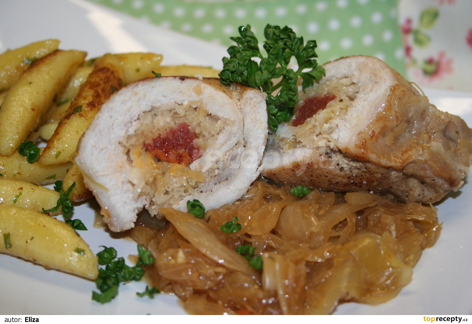 Krkovička plněná v cibuličce pečená - TopRecepty.cz