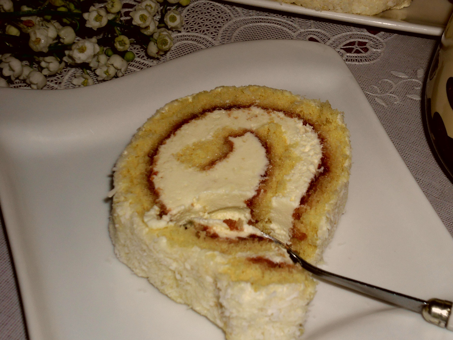 Piškotová roláda s kokosem - TopRecepty.cz