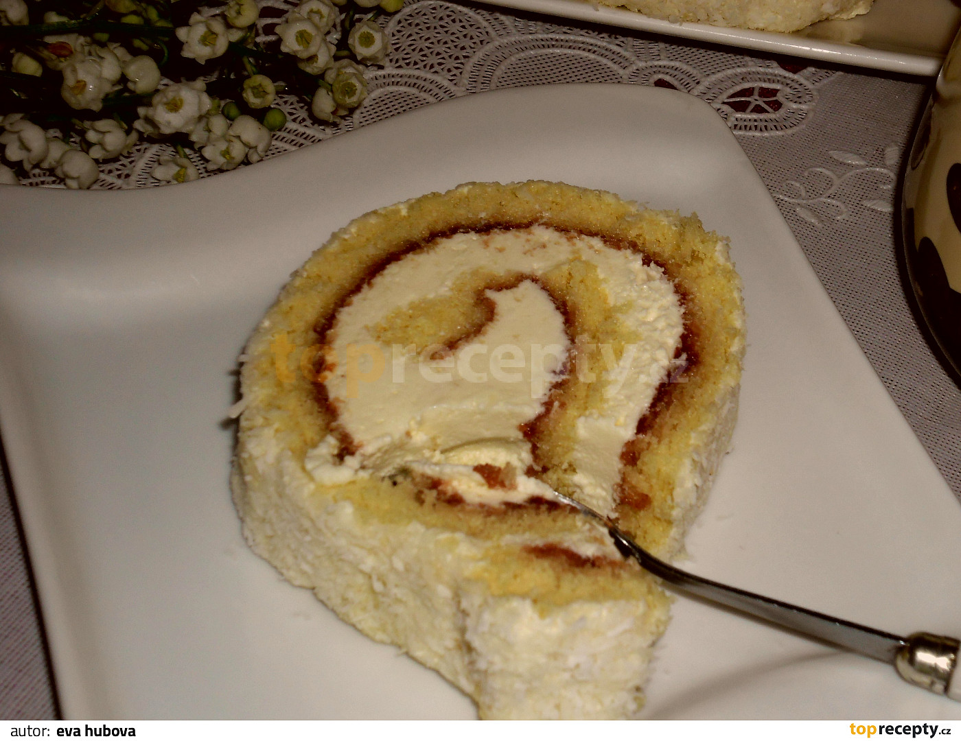 Piškotová roláda s kokosem recept - TopRecepty.cz