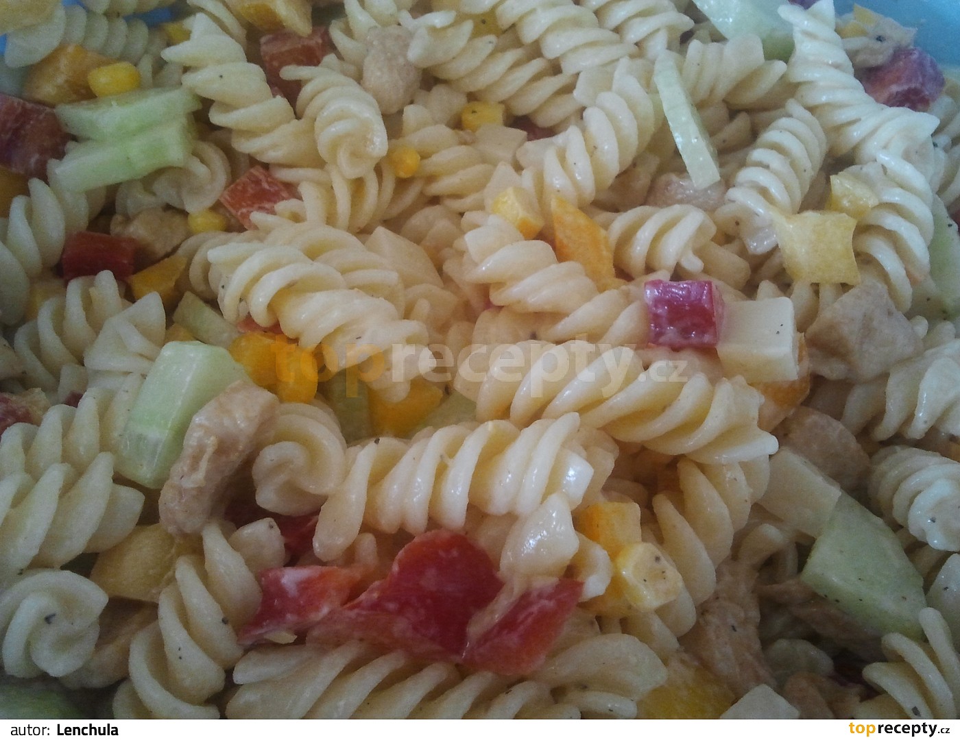 Těstovinový salát s kuřecím masem recept - TopRecepty.cz