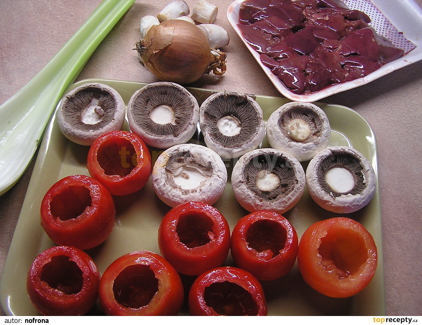 Játry plněná rajčata a žampiony - TopRecepty.cz