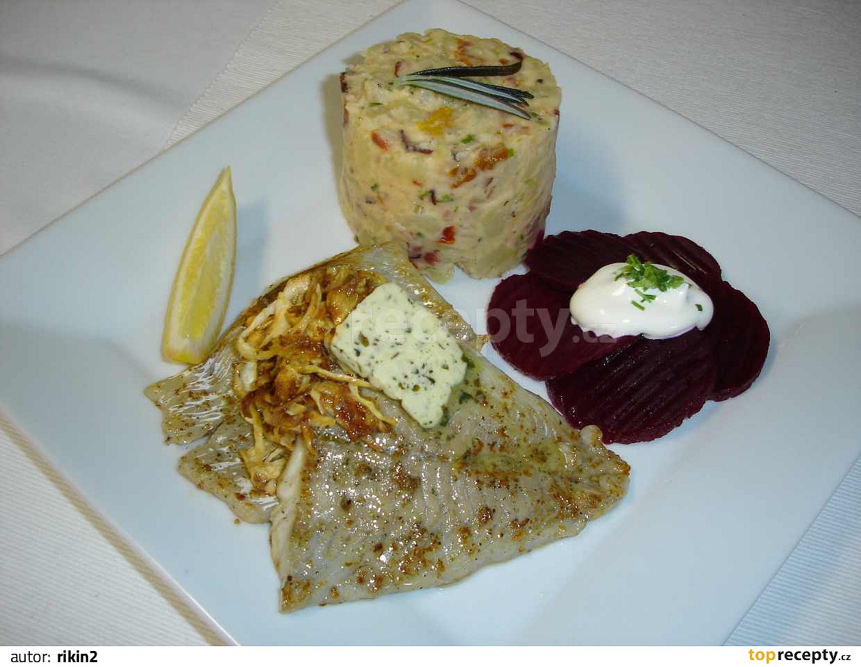 Candát na másle s bramborovým salátem a červenou řepou recept ...