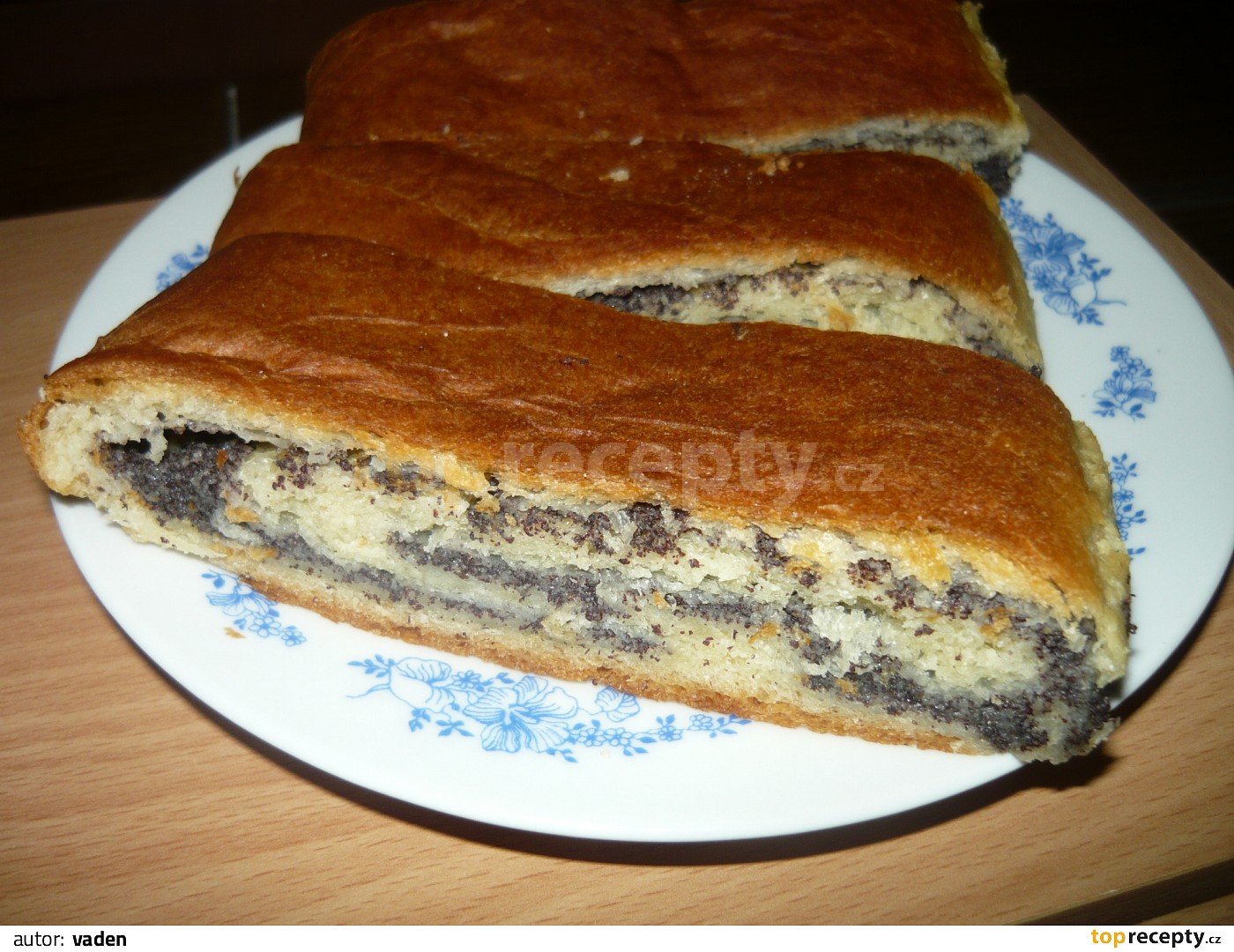 Kynutý borůvkový koláč a makový závin recept - TopRecepty.cz