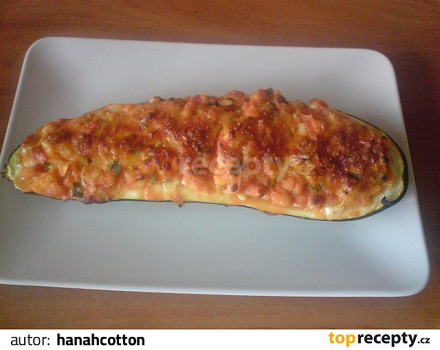 Plněná zapečená cuketa recept - TopRecepty.cz