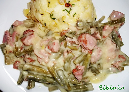 Fazolky s koprem, uzeným masem a smetanou - TopRecepty.cz