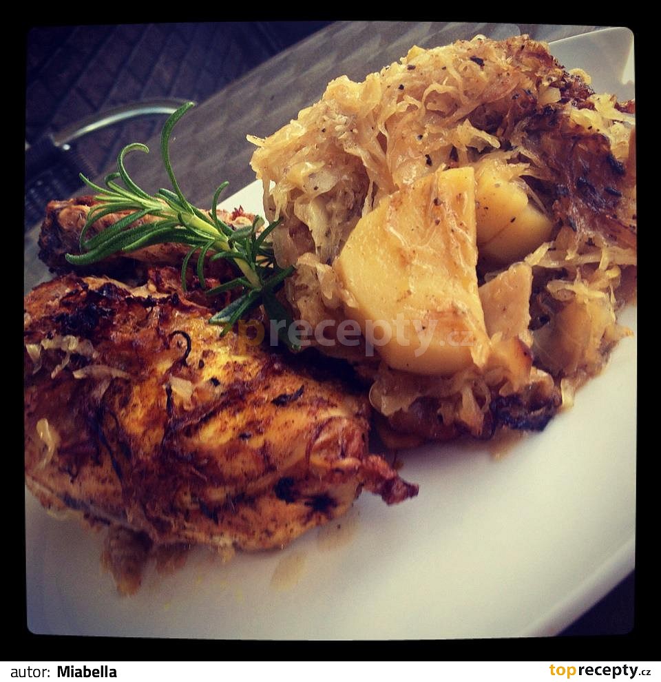 Kuře na zelí recept - TopRecepty.cz