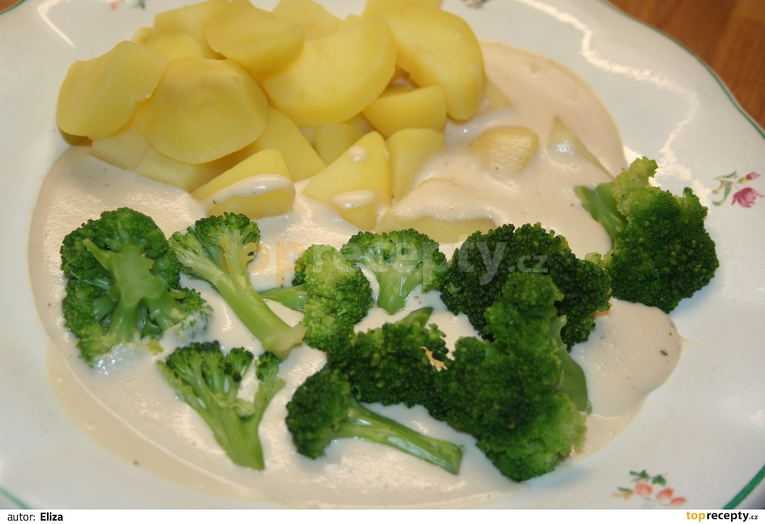 Brokolice v sýrové omáčce recept - TopRecepty.cz