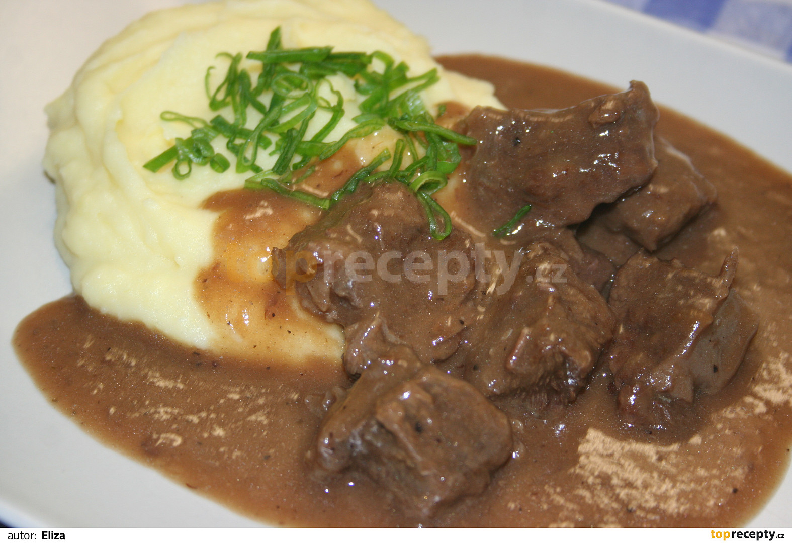 Hovězí loupaná plec na pepři a bramborové kaši recept - TopRecepty.cz