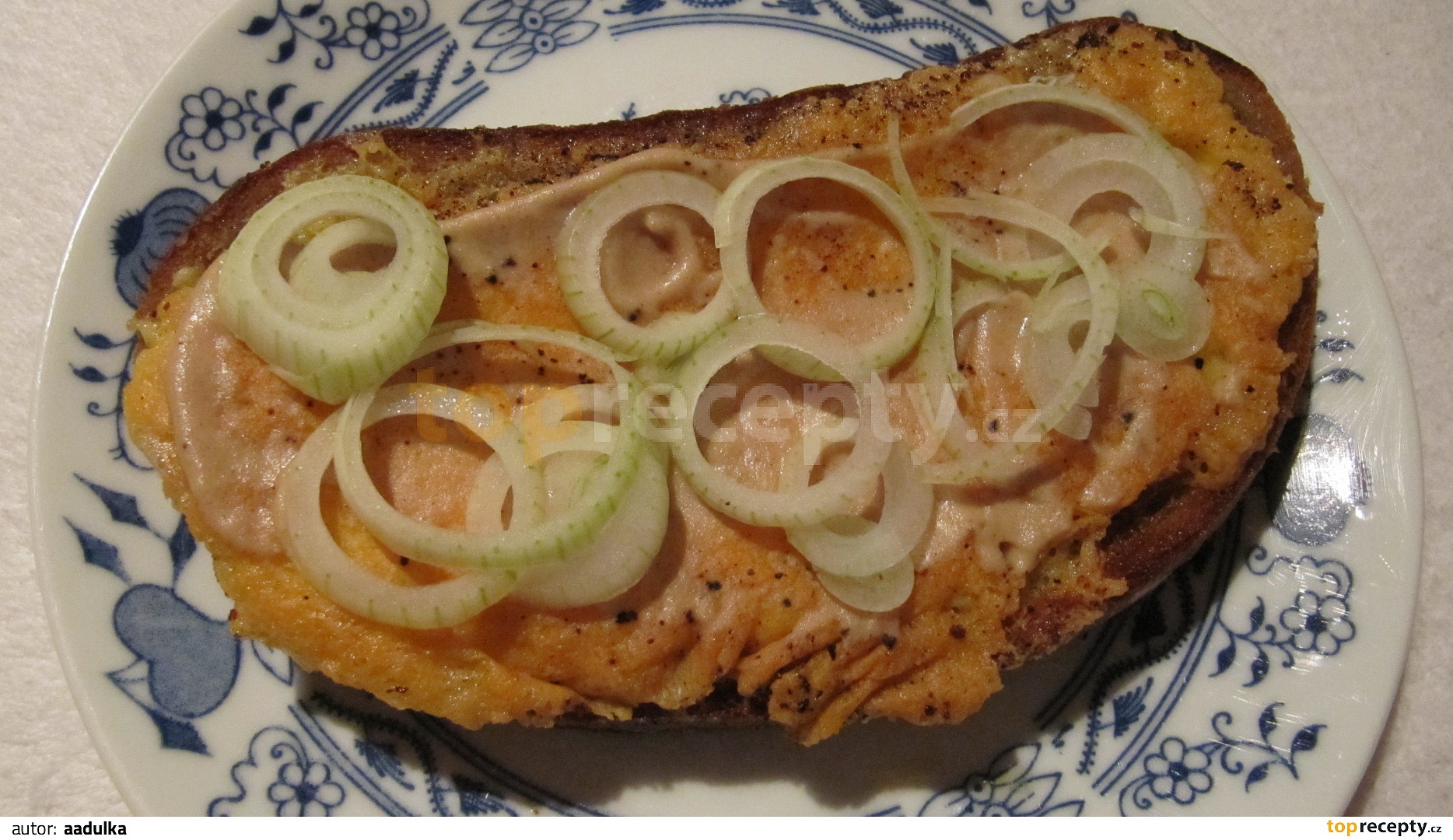 Sýrová topinka recept - TopRecepty.cz