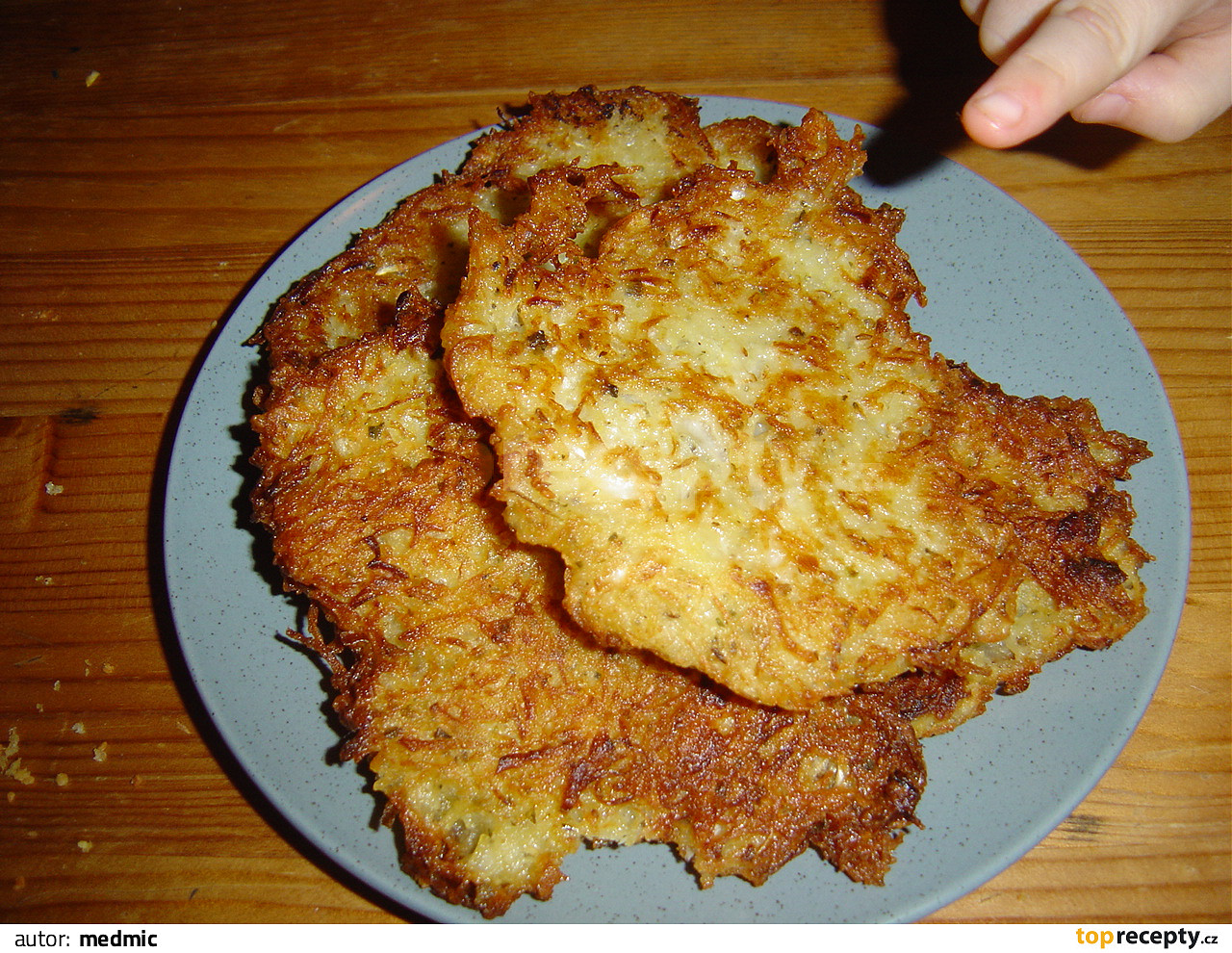 Bramboráky se zelím recept - TopRecepty.cz