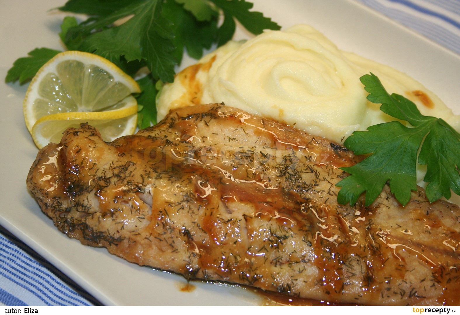 Rybička hoki v marinádě na bramborovo-celerovém pyré recept - TopRecepty.cz