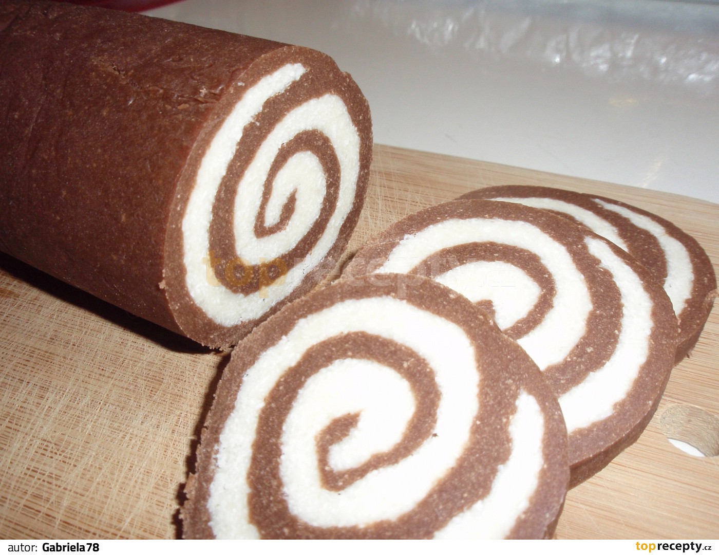 Nepečená kokosová roláda recept - TopRecepty.cz