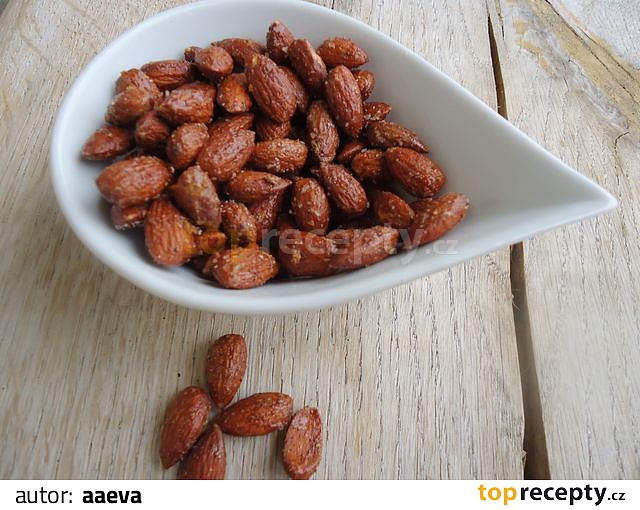 Pražené kořeněné mandle recept - TopRecepty.cz