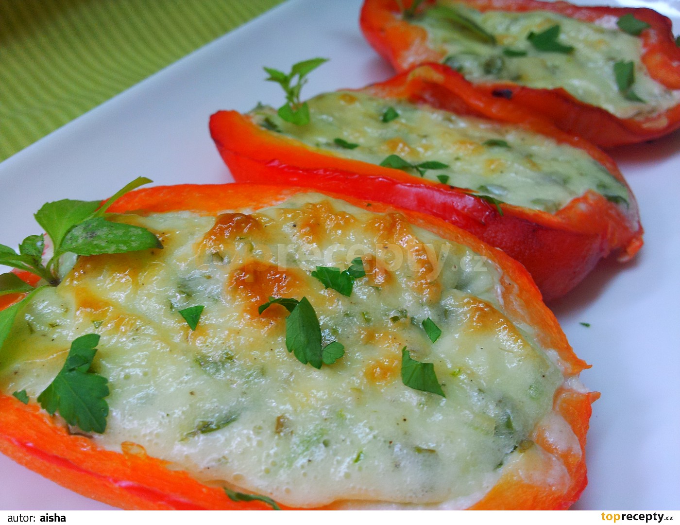 Pečené papriky s ricottou a bazalkou recept - TopRecepty.cz