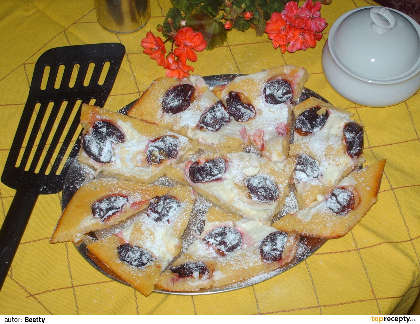 Rychlý jogurtový koláč recept - TopRecepty.cz