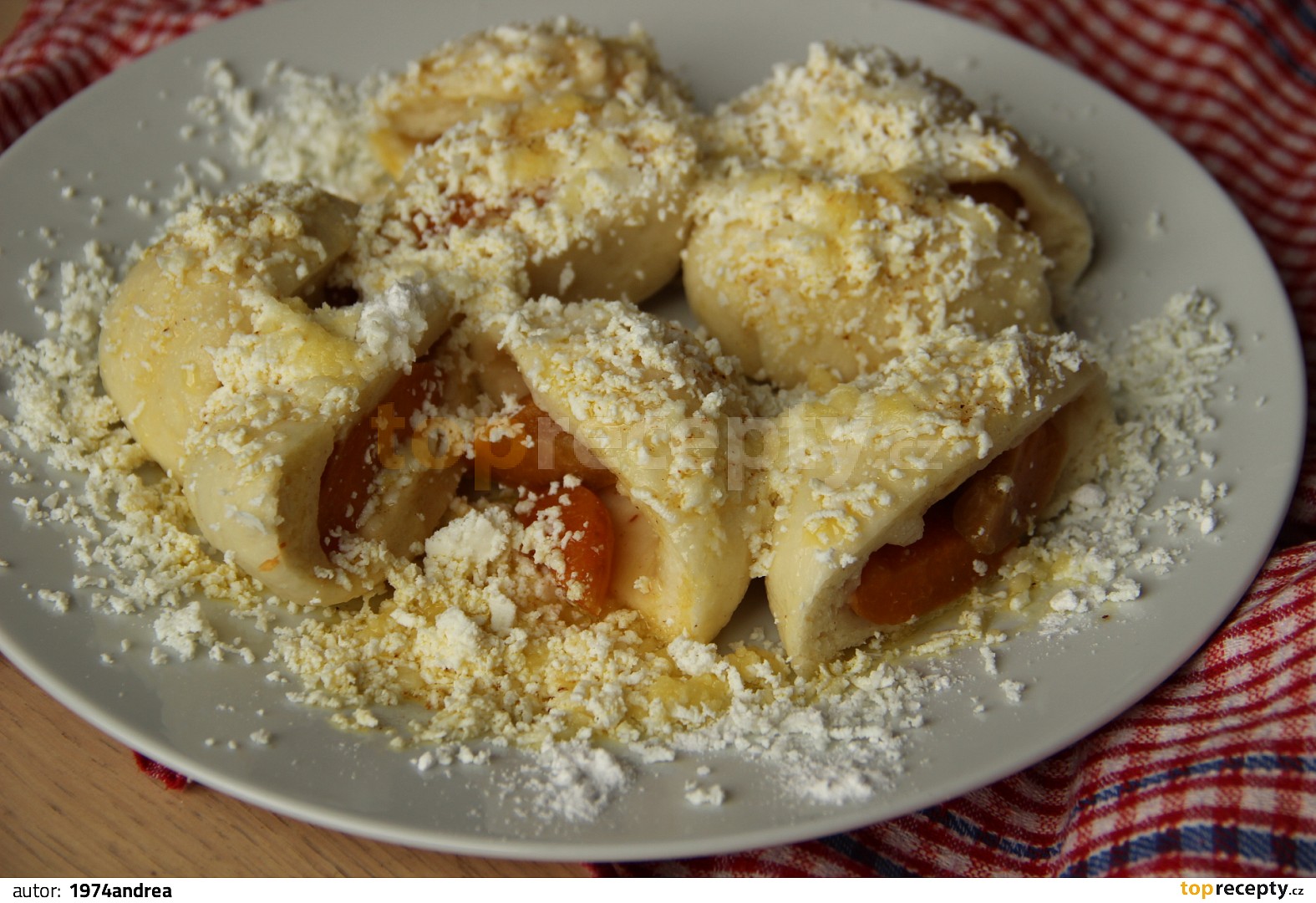 Kynuté ovocné knedlíky recept - TopRecepty.cz