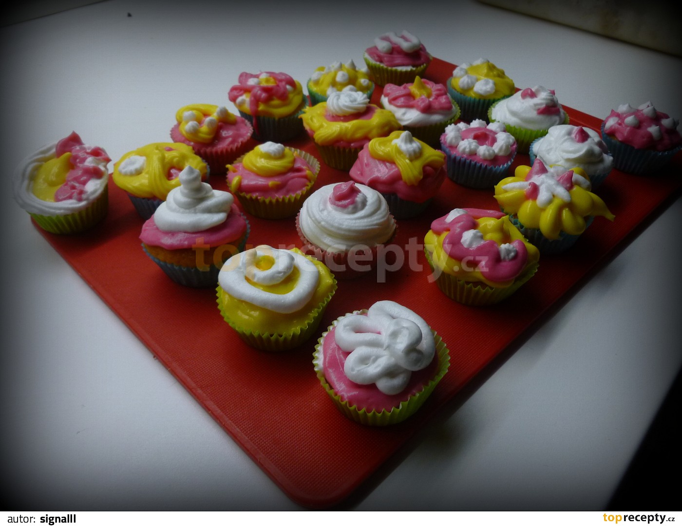 Recept na rychlé muffiny s kousky čokolády - TopRecepty.cz