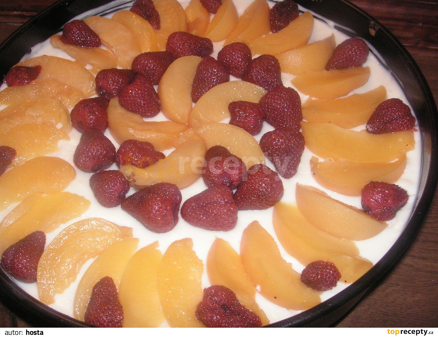 Šťavnatý, rychlý a osvěžující ovocný koláč recept - TopRecepty.cz