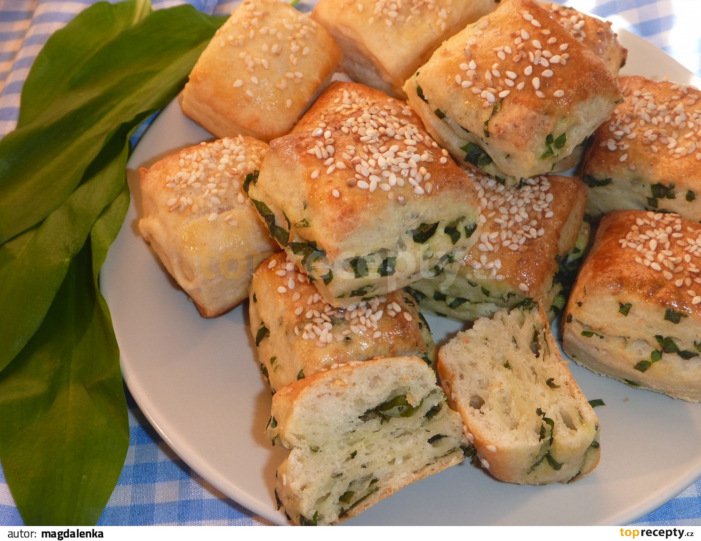 Tvarohové pagáčky s medvědím česnekem - TopRecepty.cz