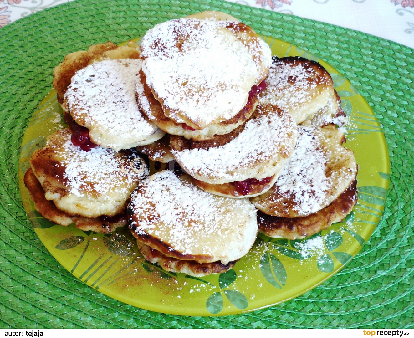 Jablkové lívanečky recept - TopRecepty.cz