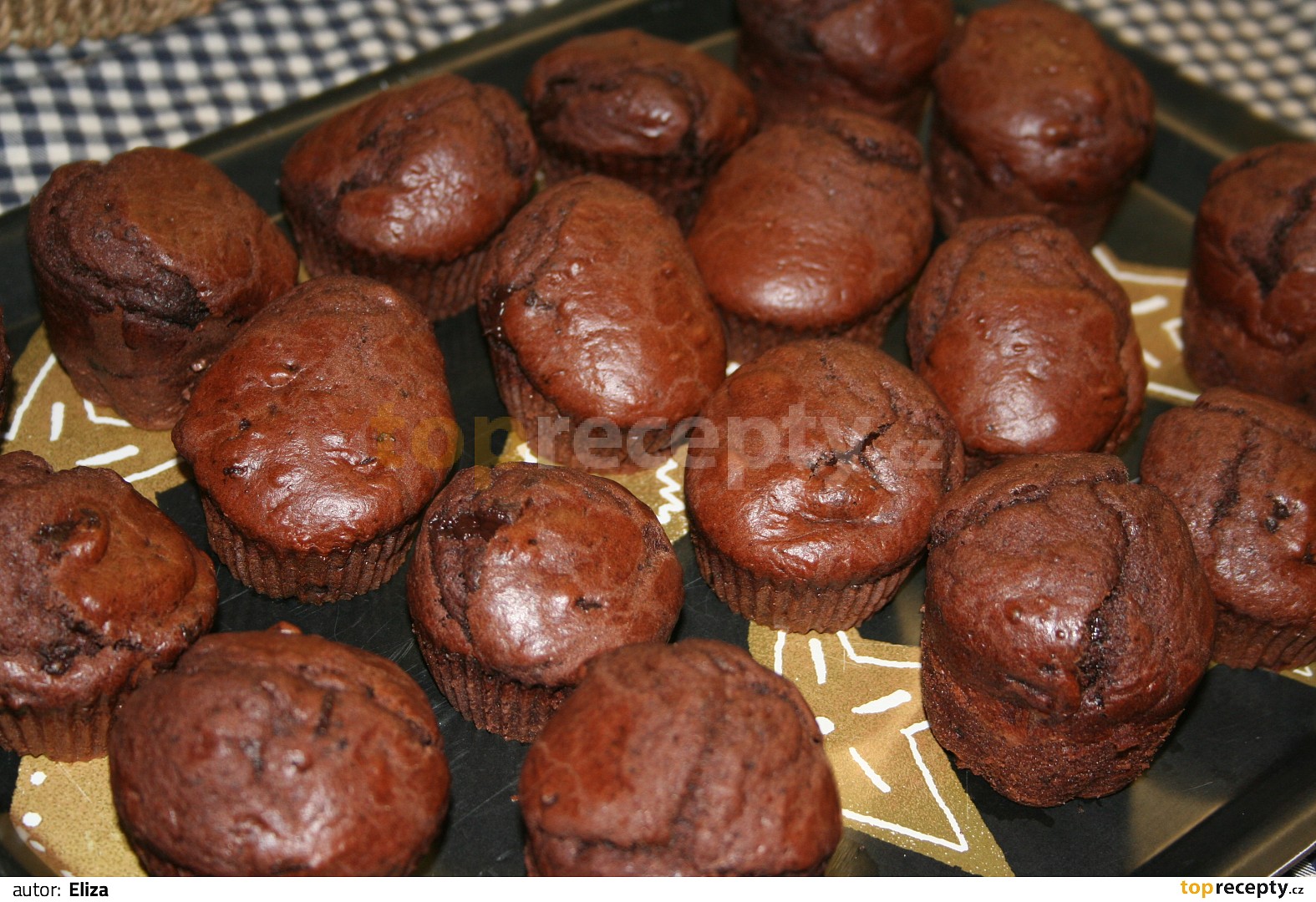 Čokoládové muffiny s nutellou a krémem recept - TopRecepty.cz