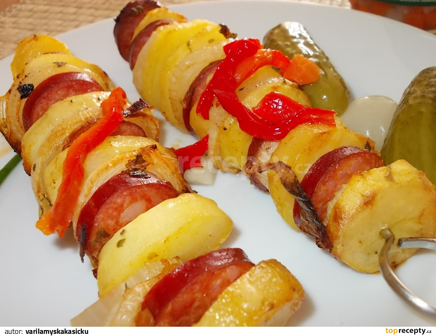 Domácí špízy s pikantní chutí recept - TopRecepty.cz