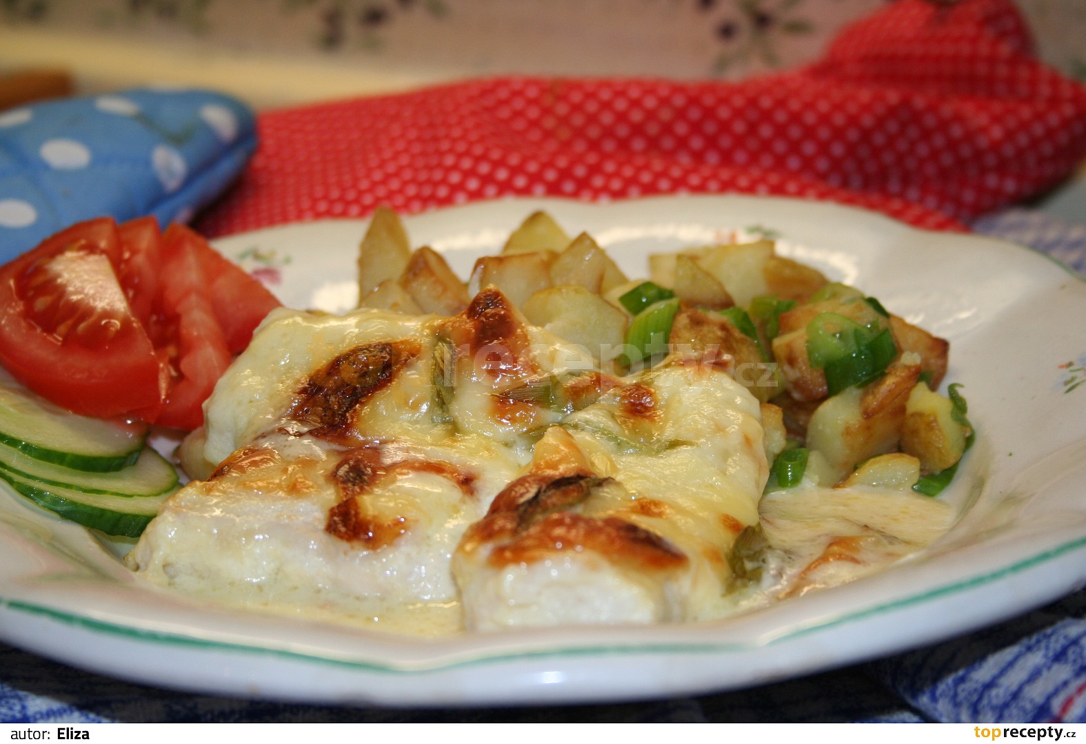 Kureci zapecene syrem a slehackou recept - TopRecepty.cz