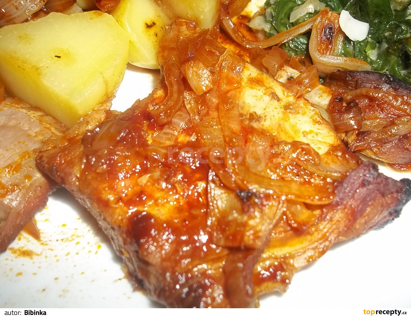 Pečený vepřový bůček na cibuli recept - TopRecepty.cz