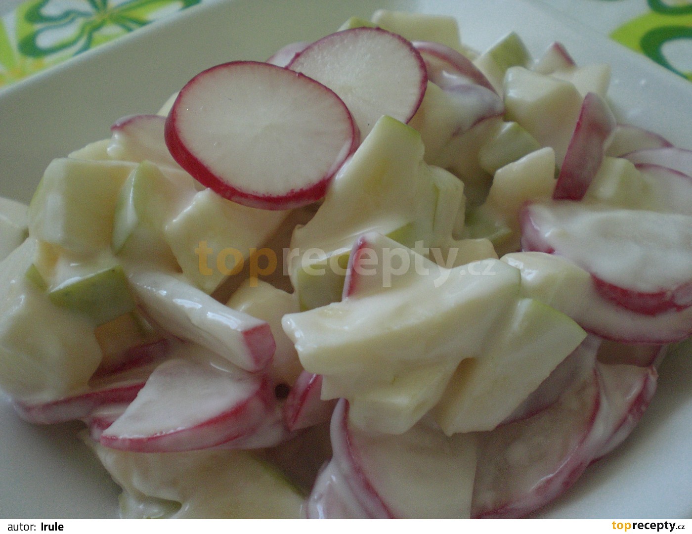 Ředkvičkový salát s jablky recept - TopRecepty.cz