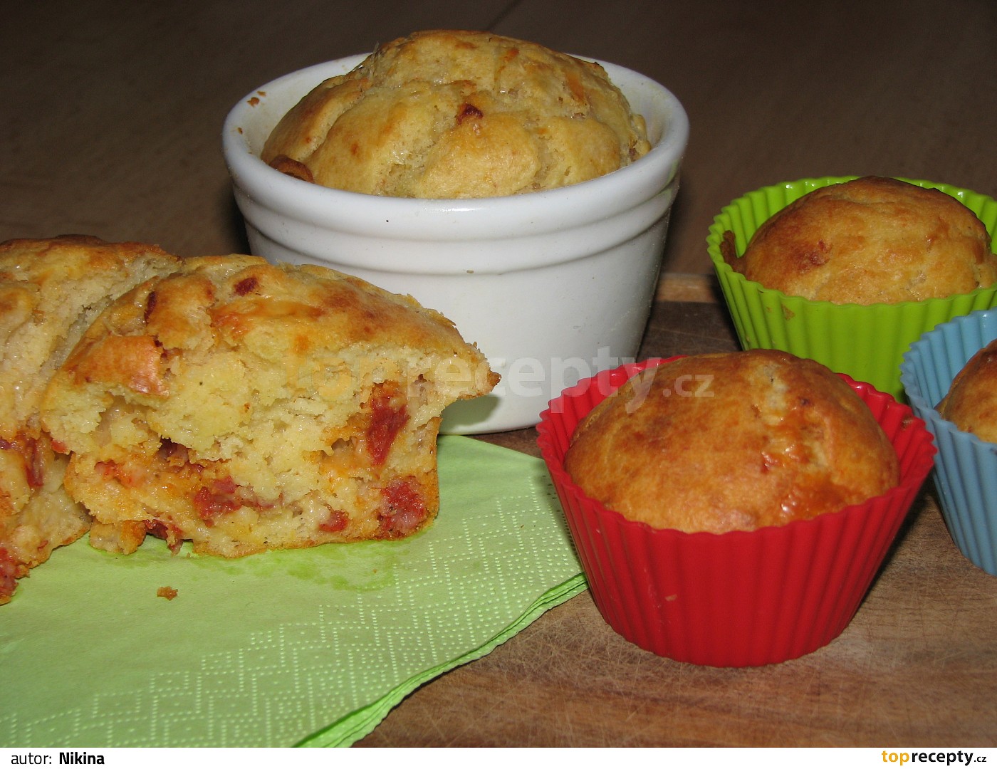 Slané muffiny s chorizem recept - TopRecepty.cz
