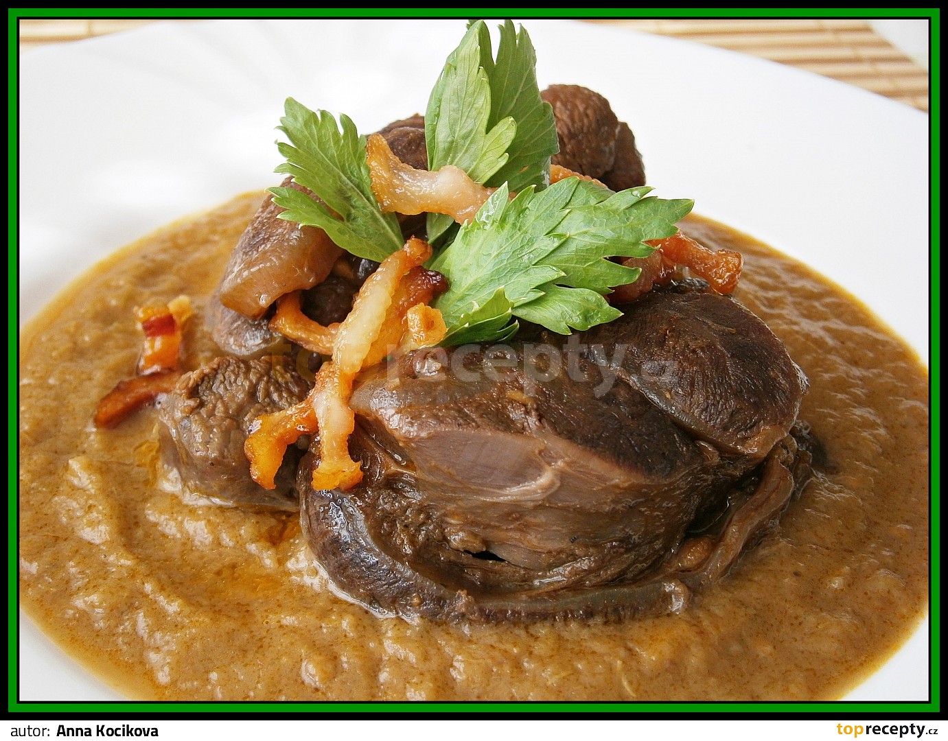 Hovězí kližka v řapíkovo rajčatovém krému recept - TopRecepty.cz