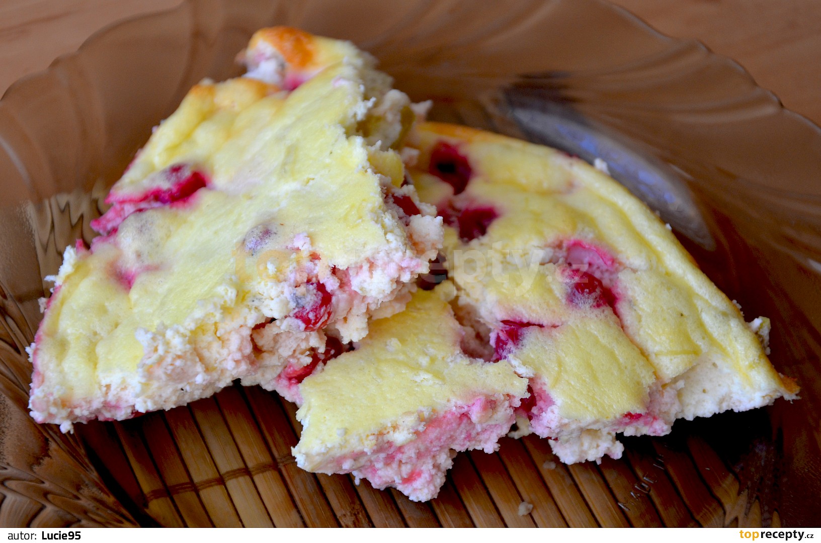 Pečený tvaroh s rybízem nebo jiným ovocem recept - TopRecepty.cz